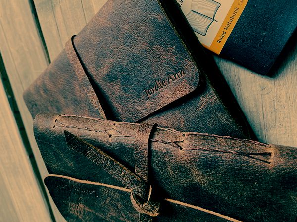 What is Crazy Horse Leather - The Beautiful Vintage Distressed Leather ...
